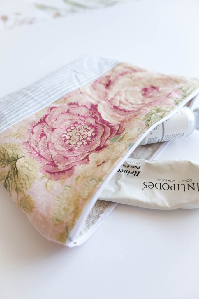 How to Sew a Zippered Pouch - Makyla Creates