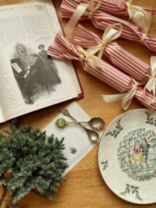 14 Old-Fashioned Christmas Decorations to Make This Year - Makyla Creates