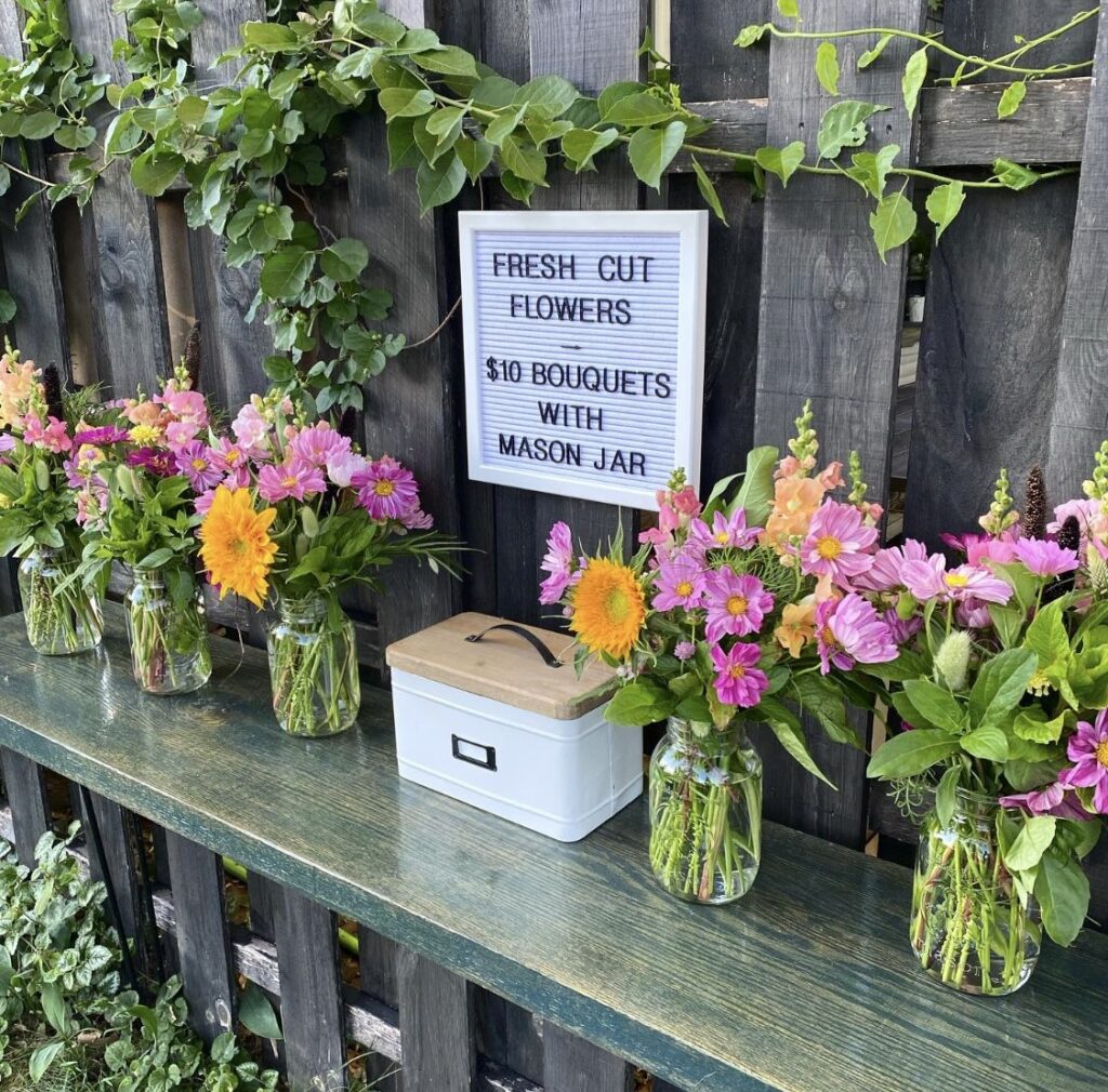 15 Roadside Flower Stand Ideas That Actually Stop Cars (And Sell Fast ...